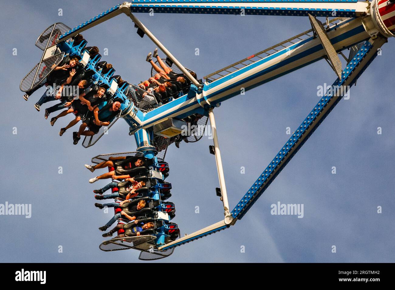 Herne, Germany. 11th Aug, 2023. People on a thrill ride. The funfair on ...