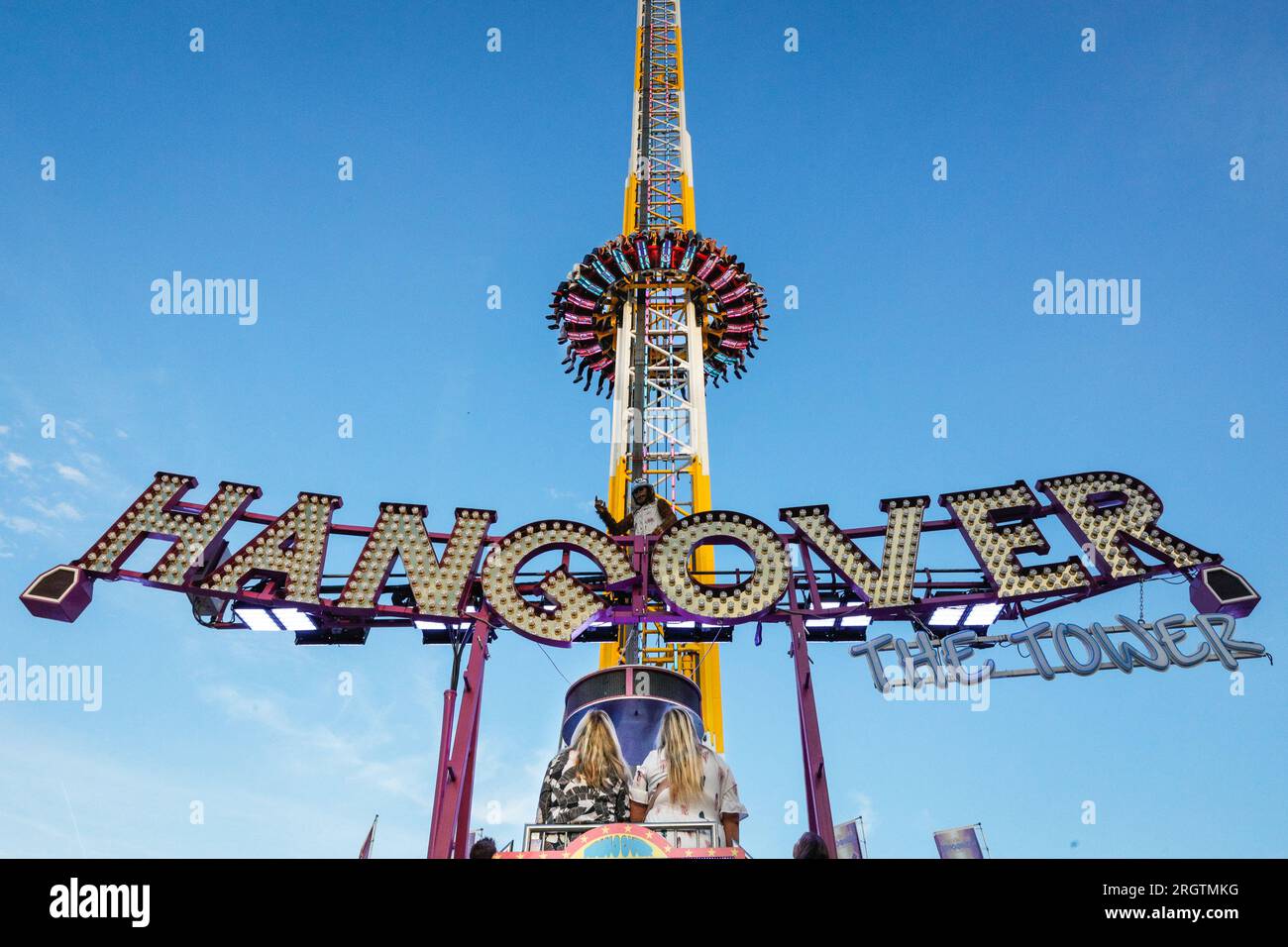 Herne, Germany. 11th Aug, 2023. People on the famous "Hangover" thrill ...
