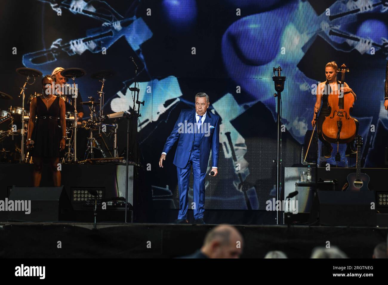 Roland kaiser und band hi-res stock photography and images - Alamy