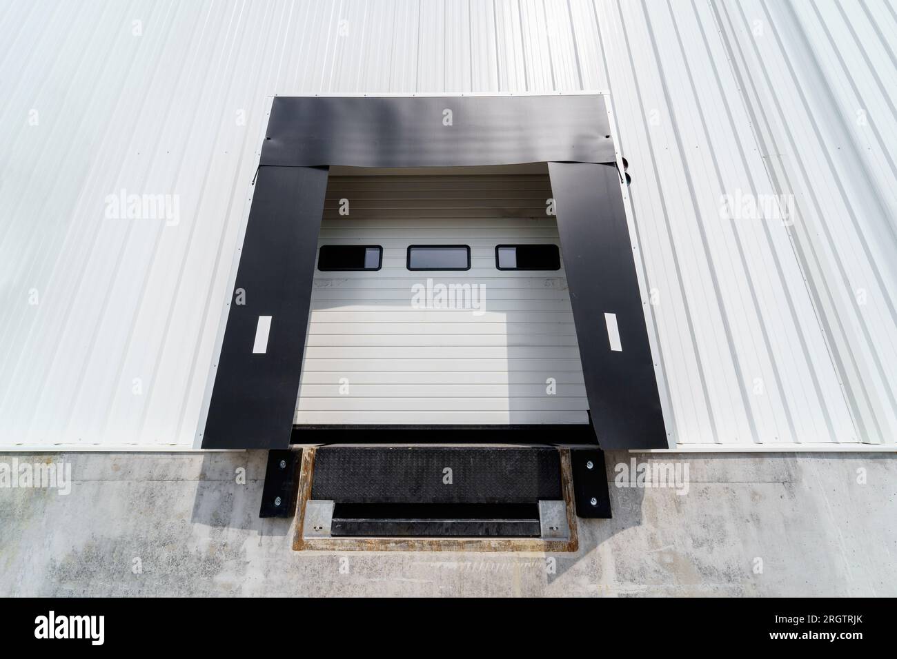 Truck entrance loading docks hi-res stock photography and images - Alamy