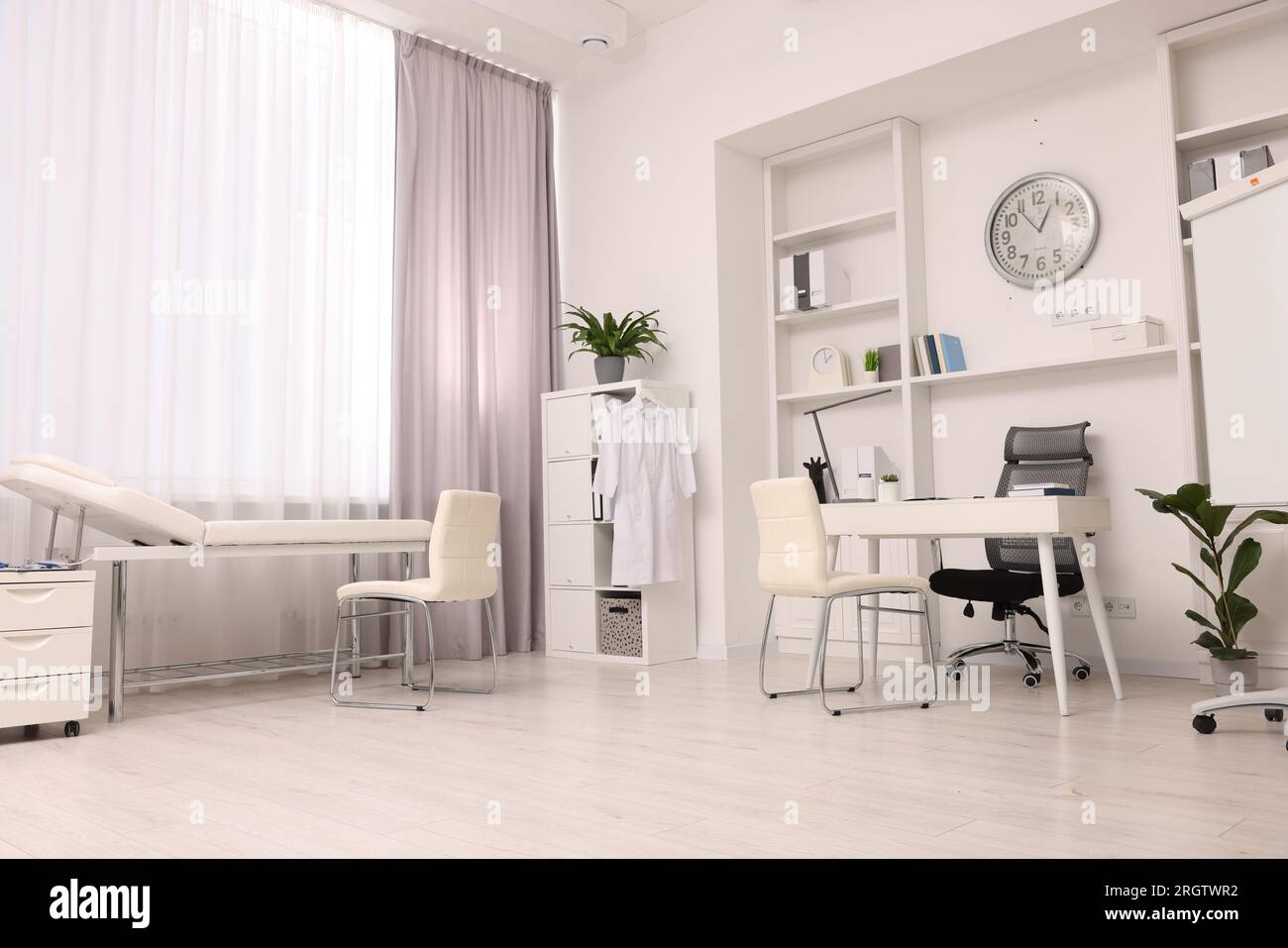 Modern medical office interior with doctor's workplace Stock Photo - Alamy