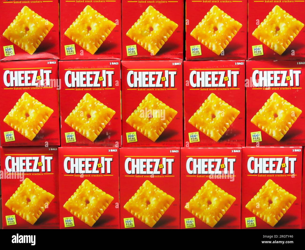 Cheez it crackers hi-res stock photography and images - Alamy