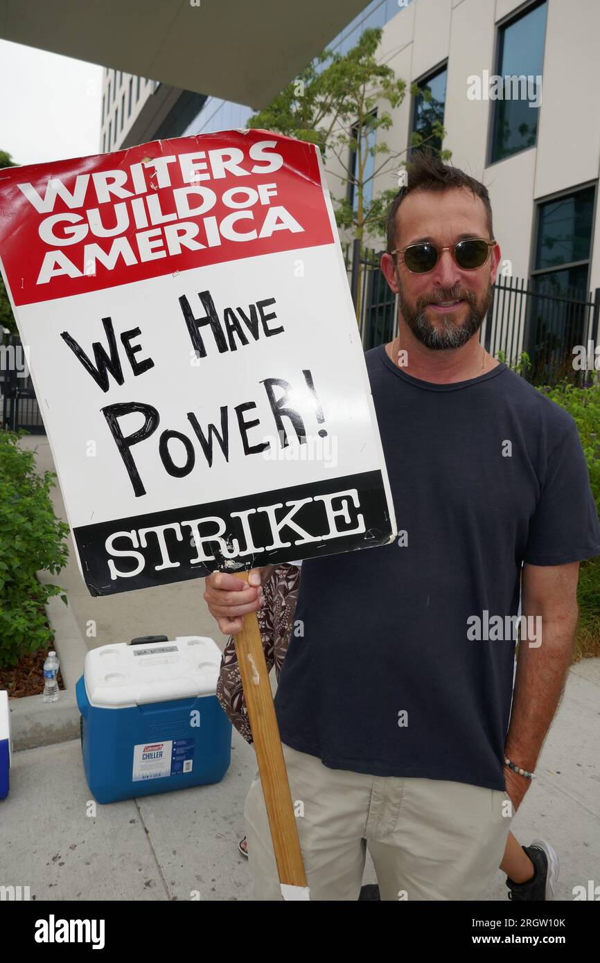Los Angeles California Usa 11th August 2023 Actor Noah Wyle Walks Picket Line With Sag Aftra
