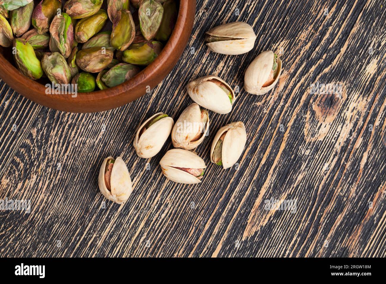 salted and roasted pistachio nuts, roasted pistachios in salt to ...