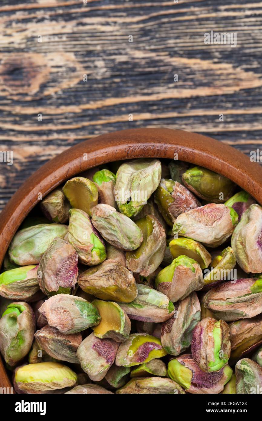 salted and roasted pistachio nuts, roasted pistachios in salt to ...