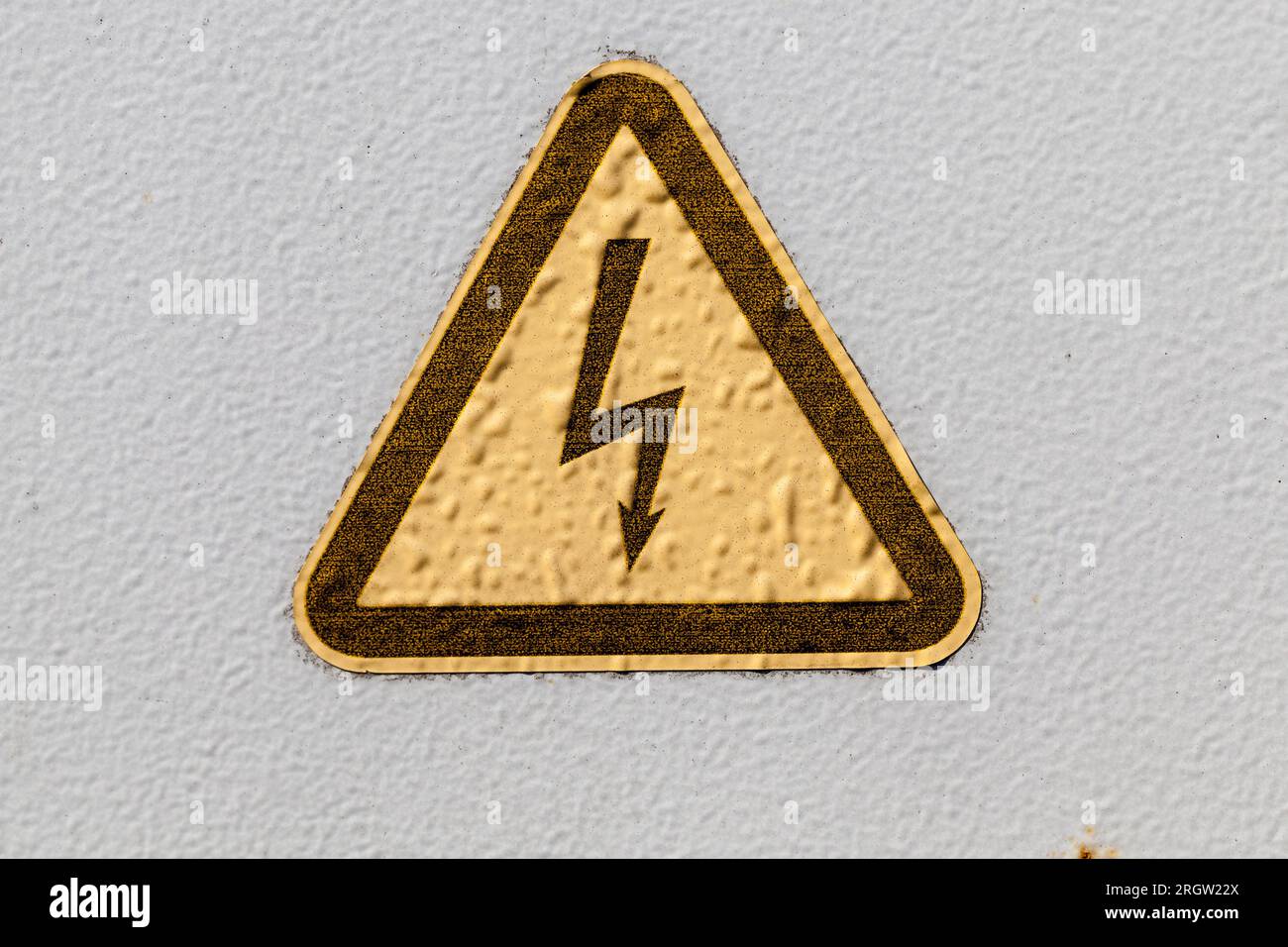 a sign on a metal box about a warning about the danger from electricity ...