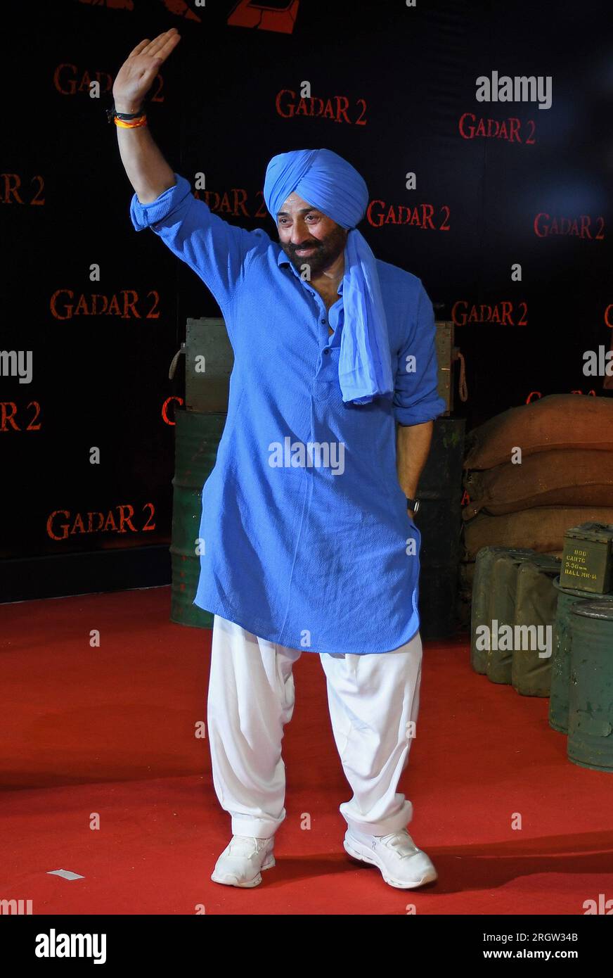 Sunny deol bollywood hi-res stock photography and images - Alamy