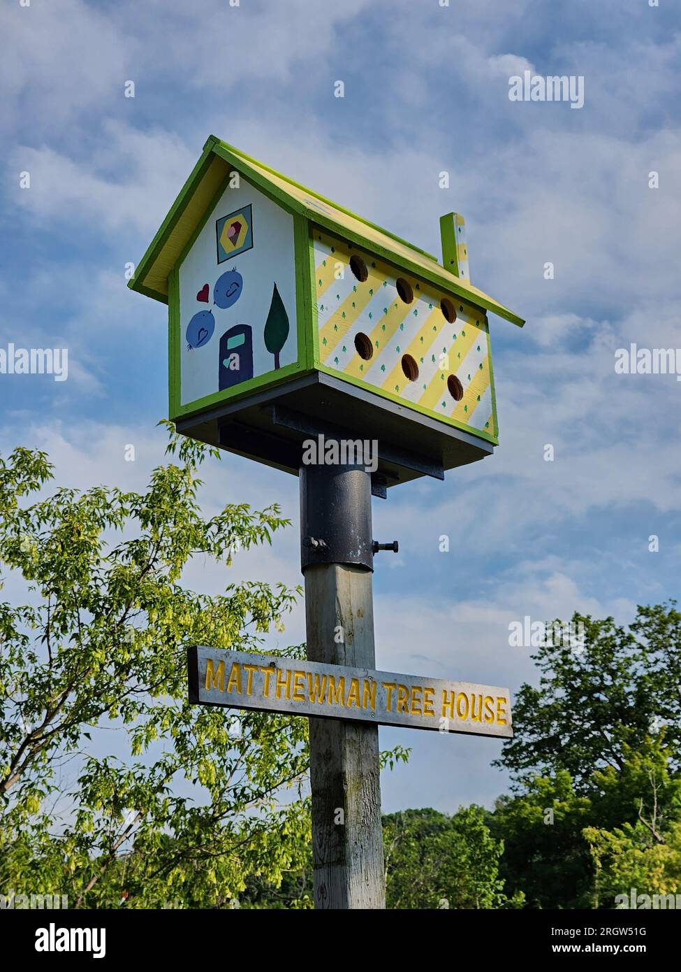 Colorful collection of bird houses hi-res stock photography and images ...