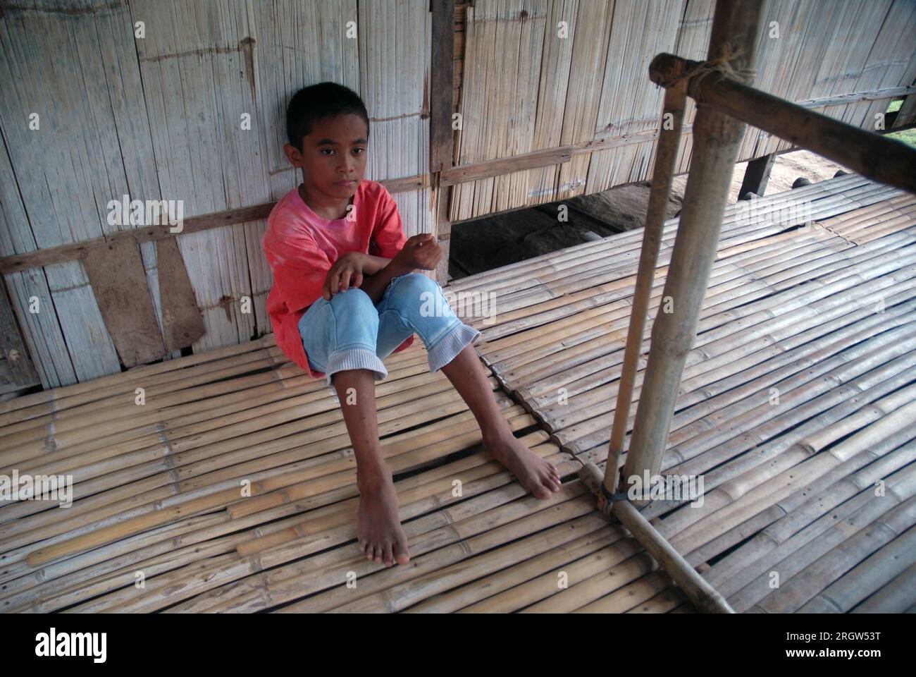 Children outside their home, Kannan, Samal, Davao del Norte ...