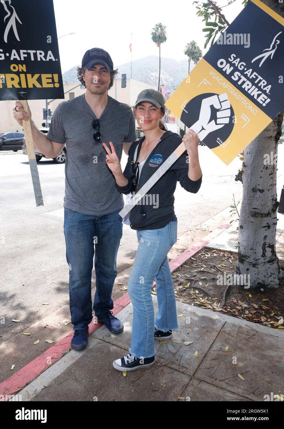 11 August 2023 Burbank, California - Brandon Routh, Courtney Ford. SAG ...