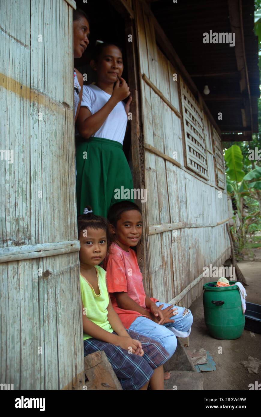 Children outside their home, Kannan, Samal, Davao del Norte ...