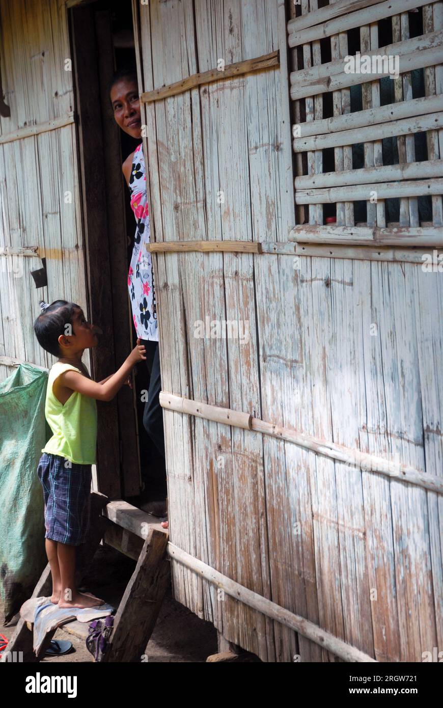 Children outside their home, Kannan, Samal, Davao del Norte ...
