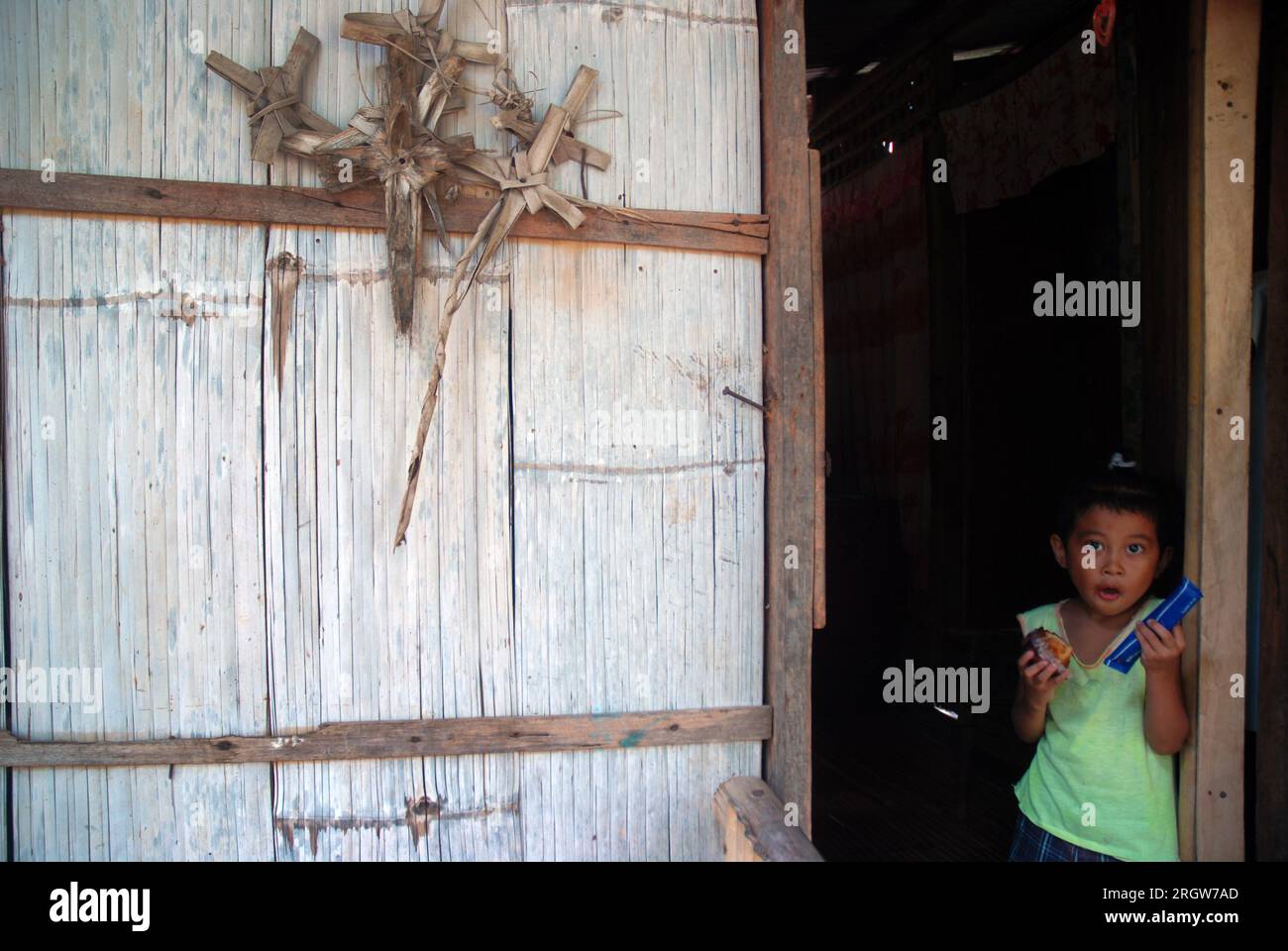 Children outside their home, Kannan, Samal, Davao del Norte ...