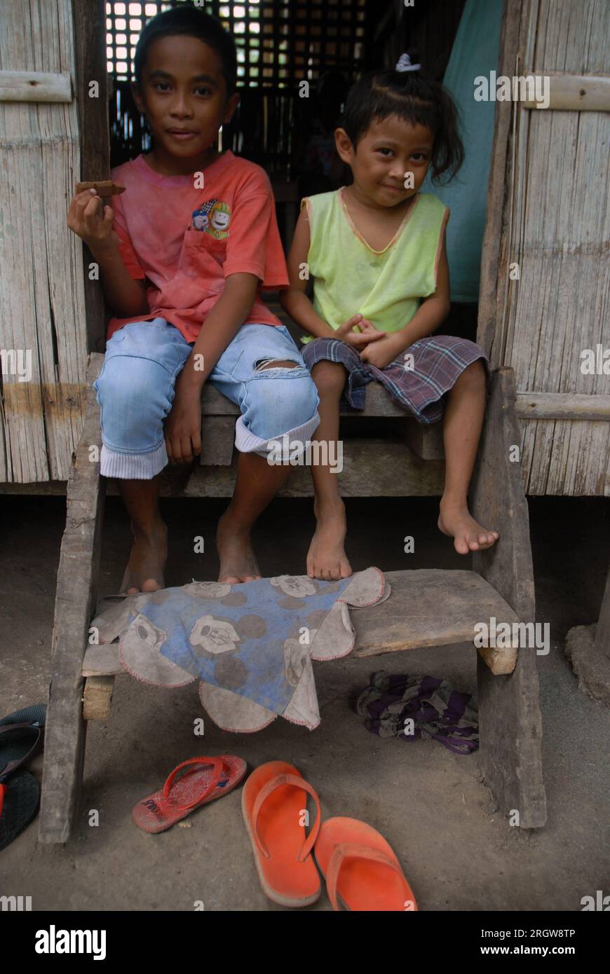 Children outside their home, Kannan, Samal, Davao del Norte ...