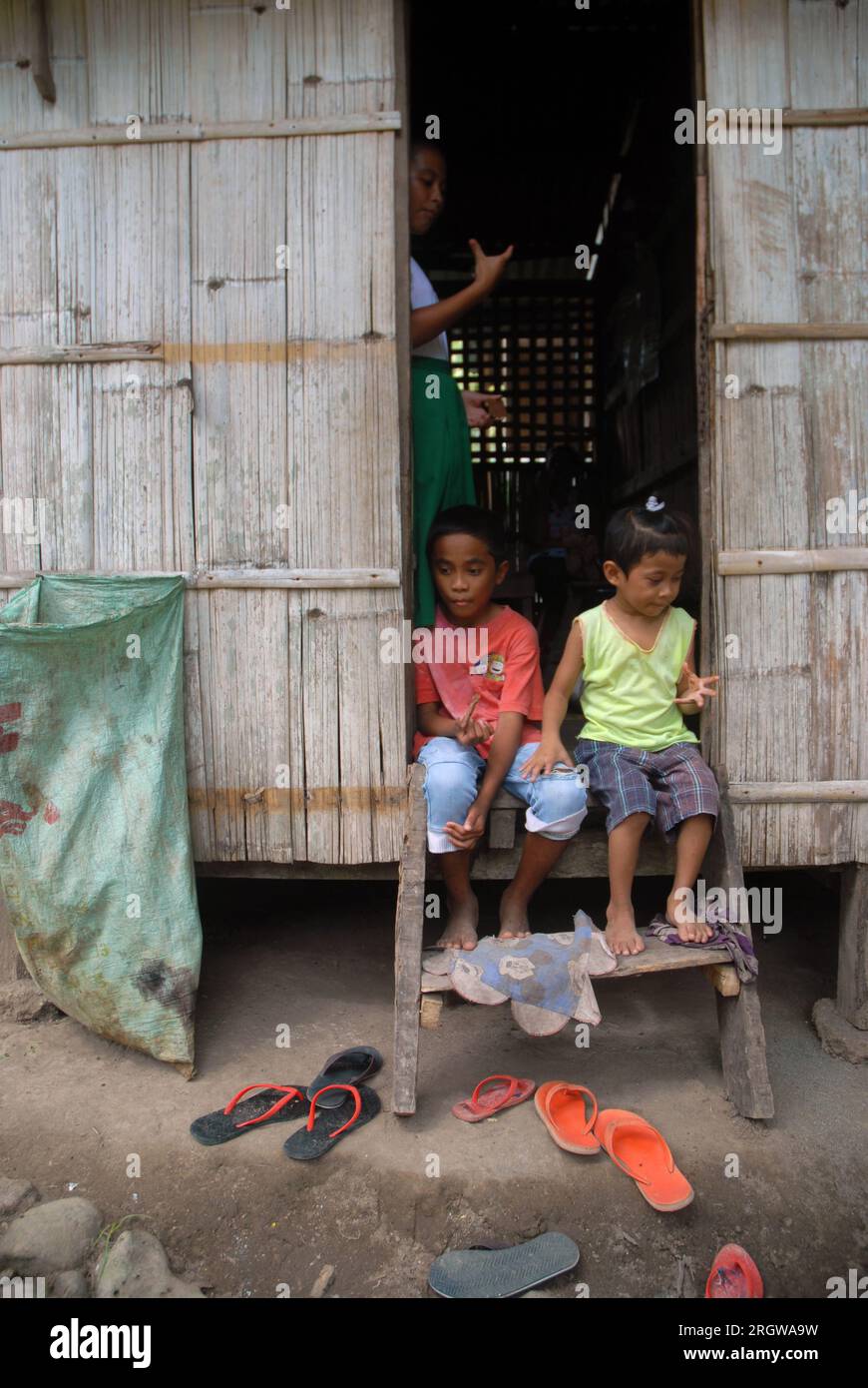 Children outside their home, Kannan, Samal, Davao del Norte ...