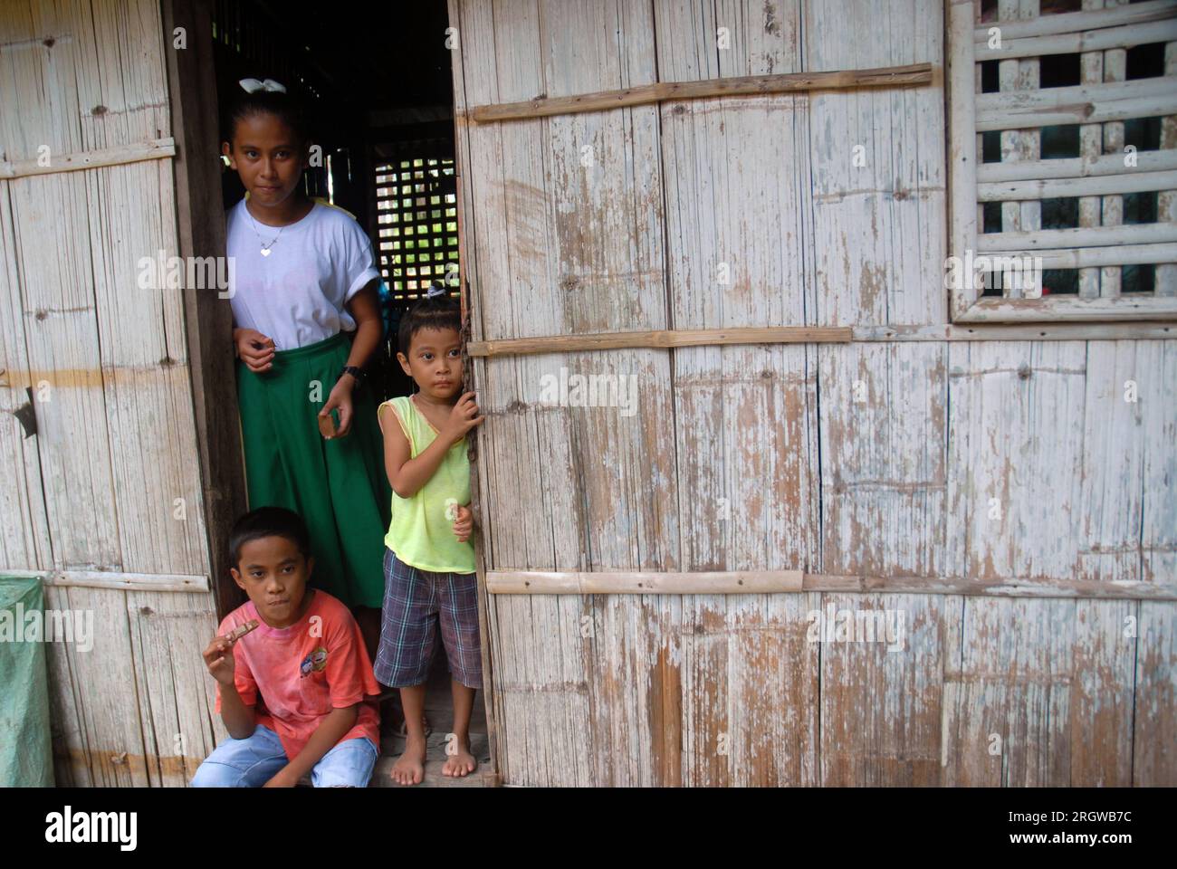 Children outside their home, Kannan, Samal, Davao del Norte ...