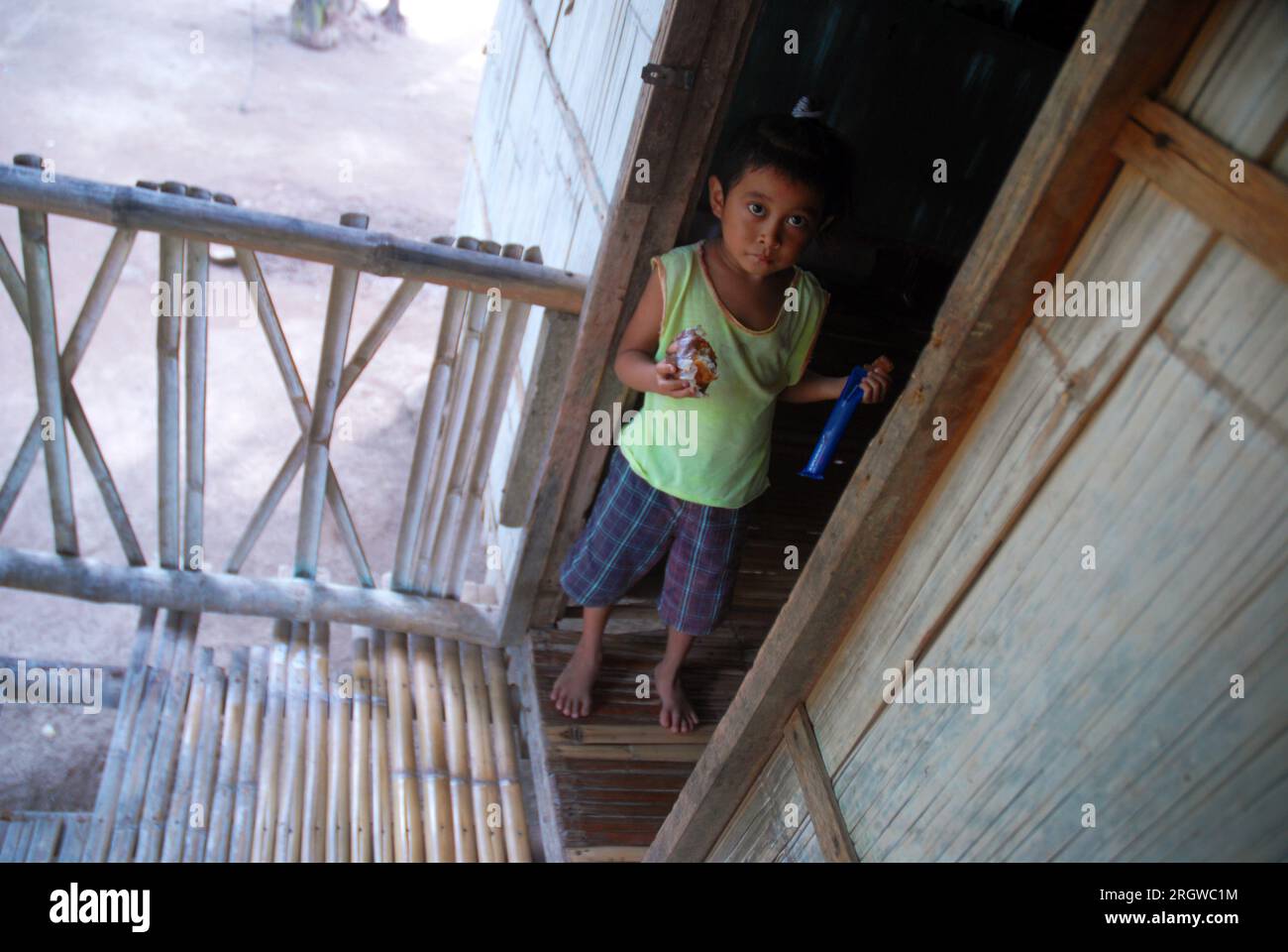 Children outside their home, Kannan, Samal, Davao del Norte ...