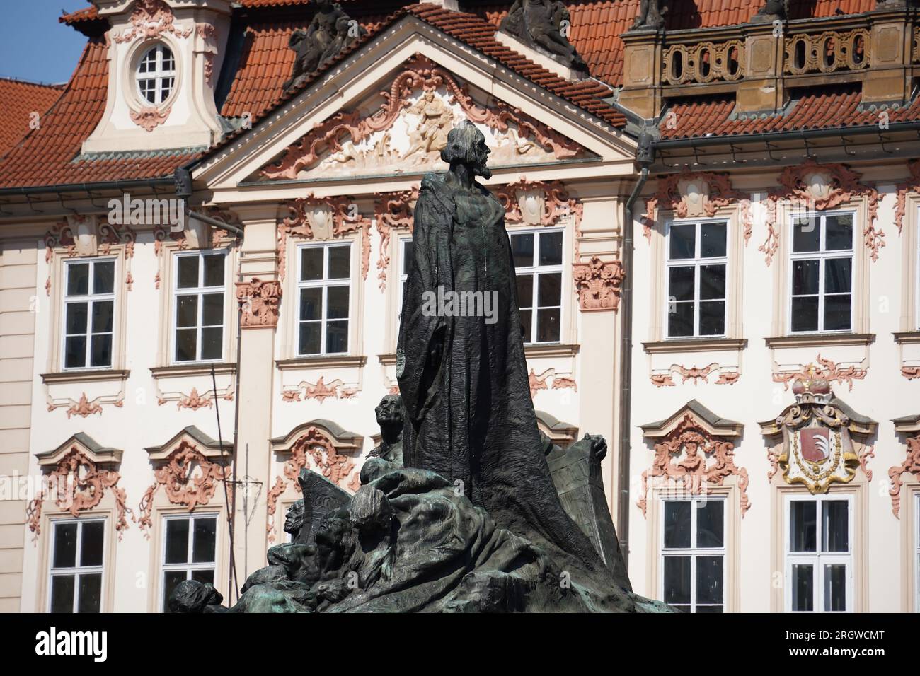 Jan Hus Memorial (designed by Ladislav Saloun) in Old town square in ...