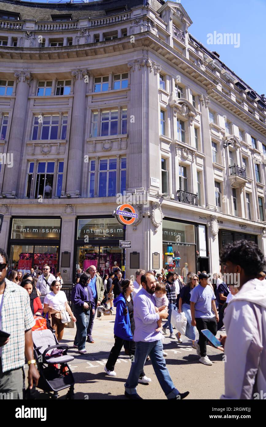 Oxford circus london england hi-res stock photography and images - Alamy