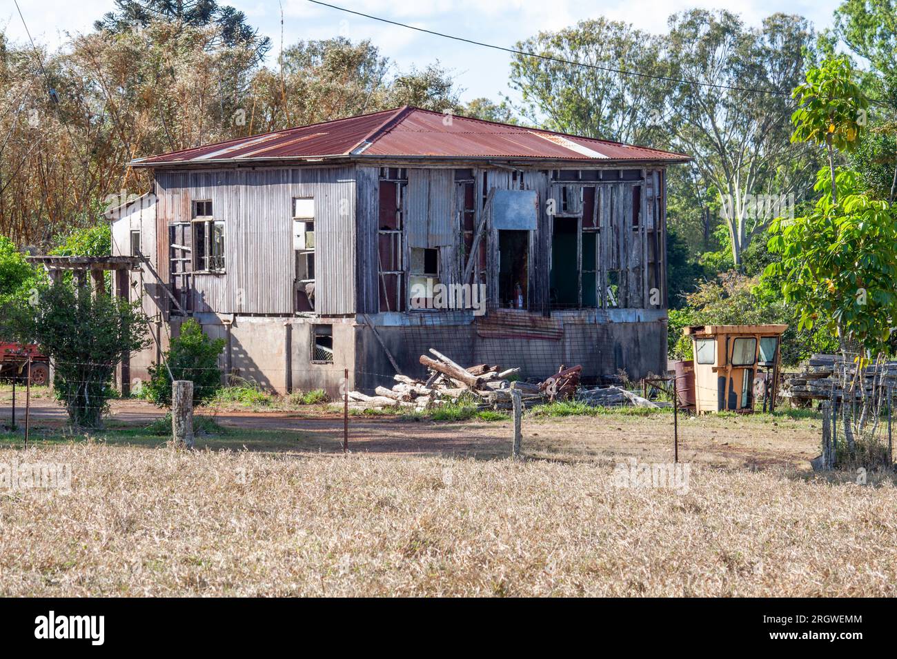 Derelict farm house hi-res stock photography and images - Alamy