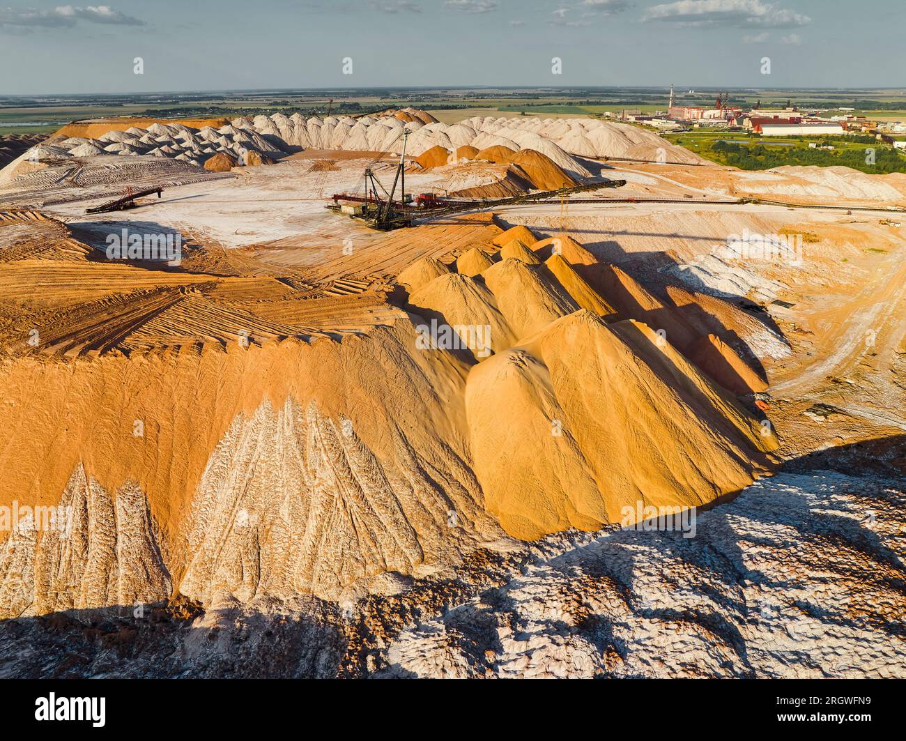 Storage of potassium salt with solutions and fertilizers Stock Photo ...