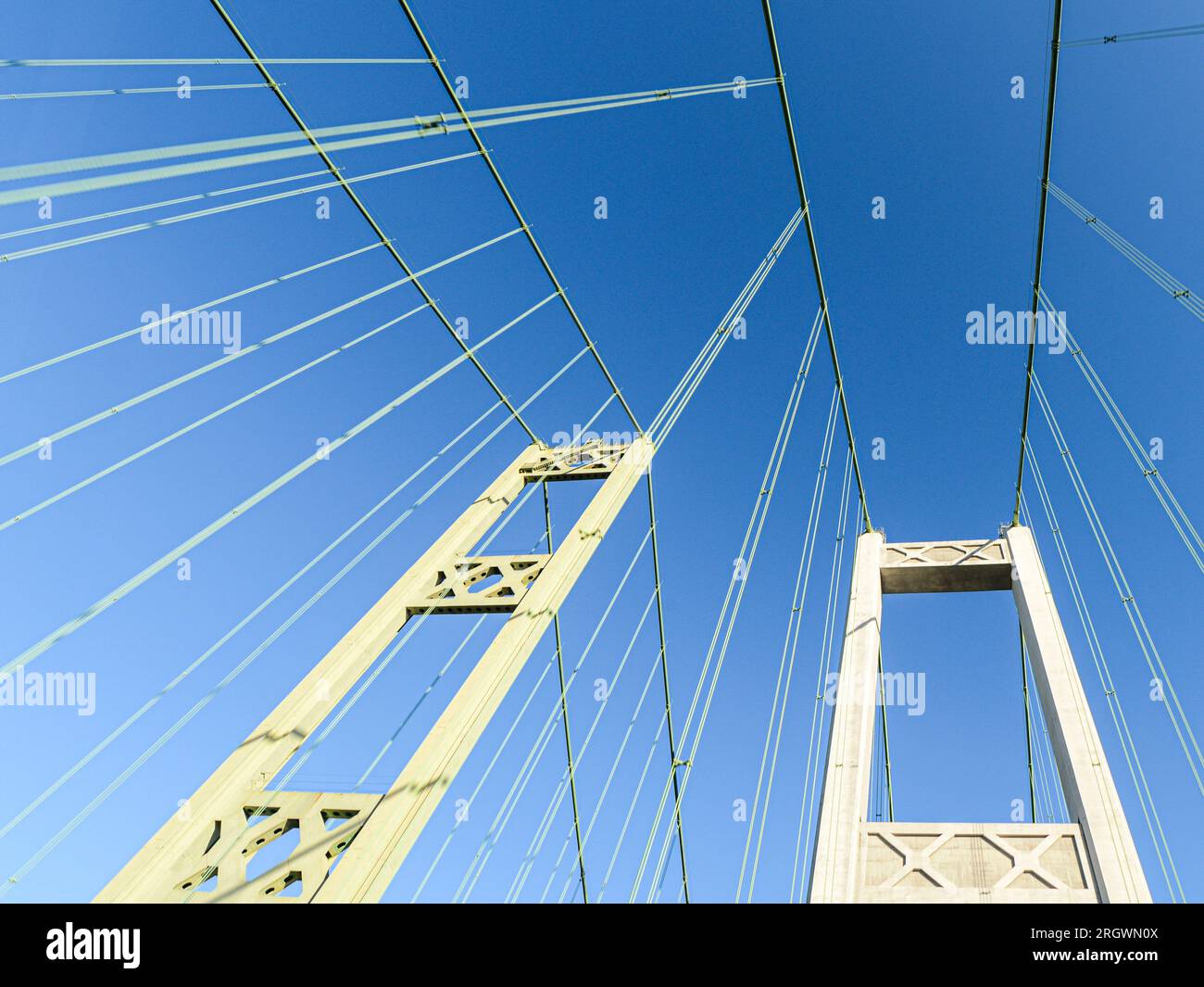 Upward perspective of the Tacoma Narrows bridge Stock Photo - Alamy