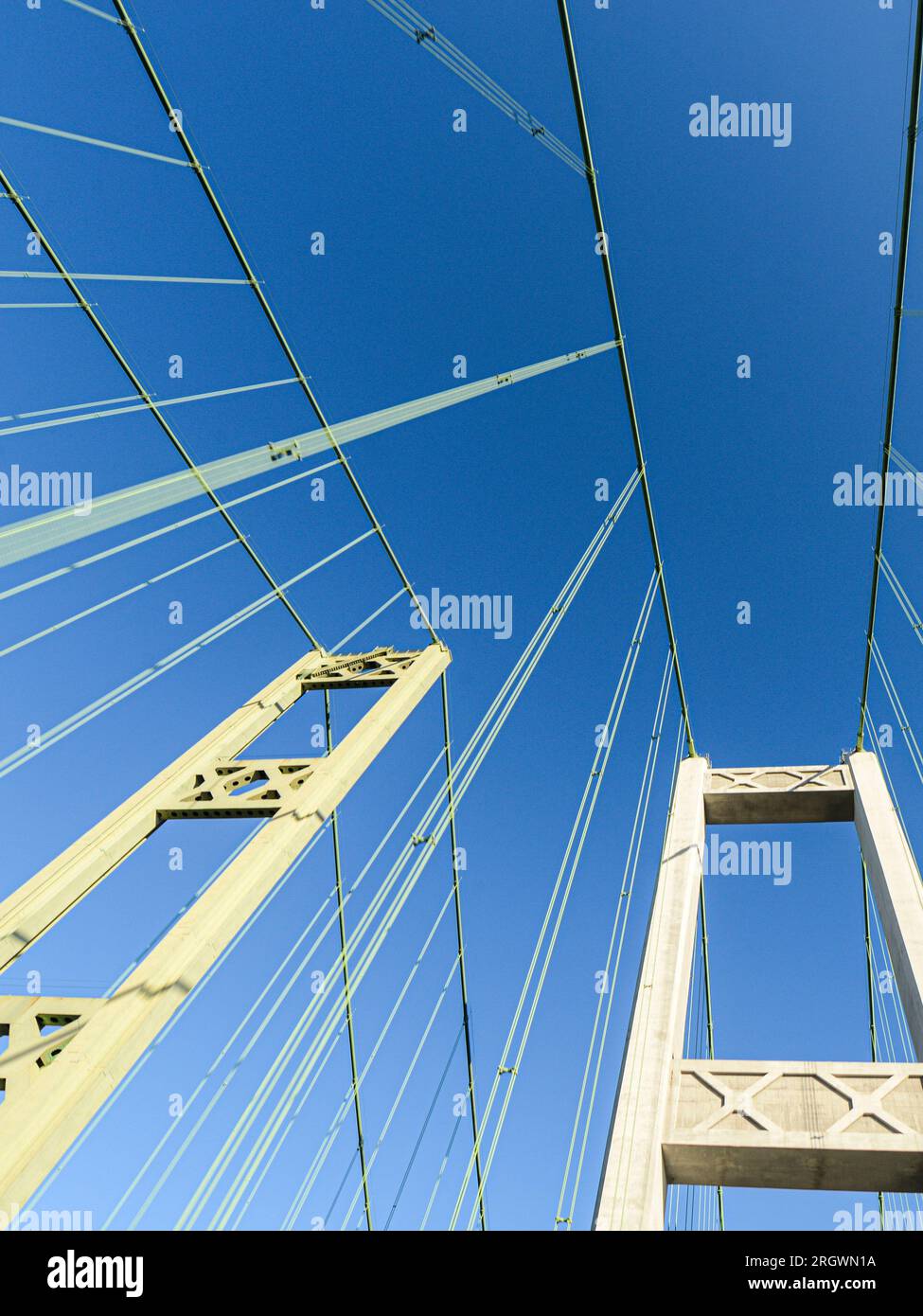 Upward perspective of the Tacoma Narrows bridge Stock Photo - Alamy
