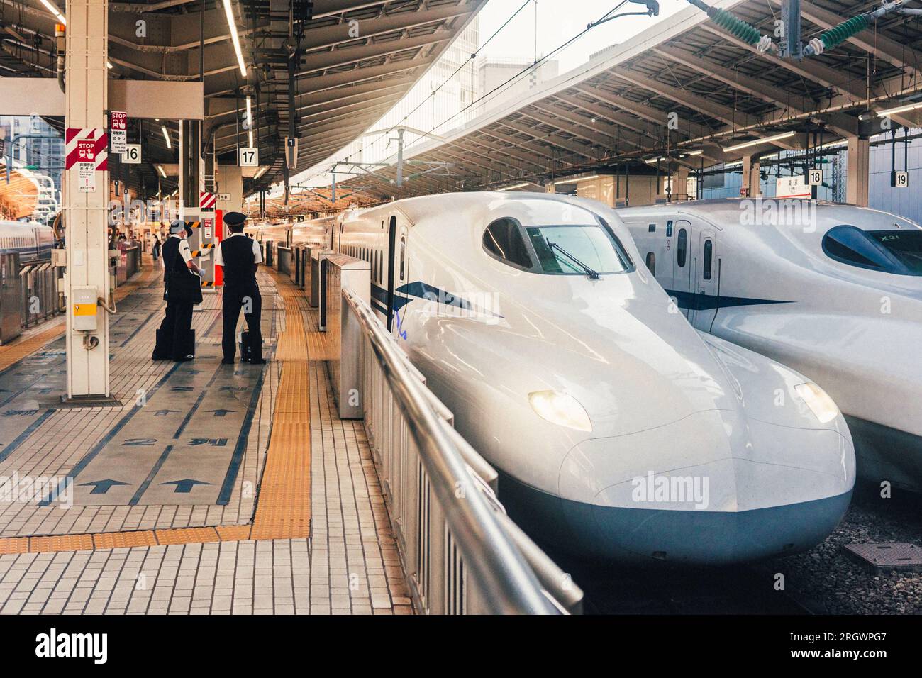Tokyo metro system hi-res stock photography and images - Alamy