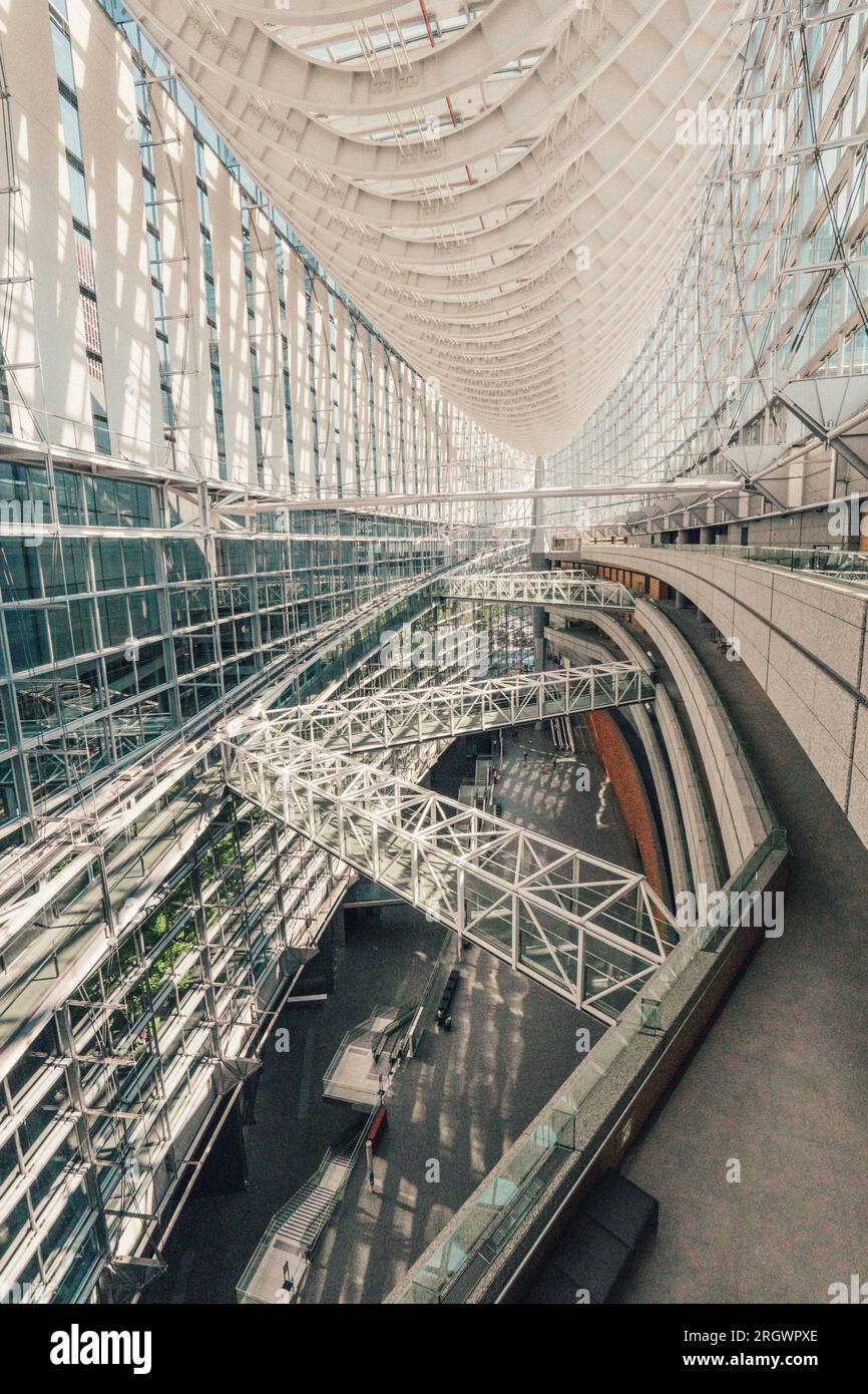 Tokyo metro system crossing hi-res stock photography and images - Alamy