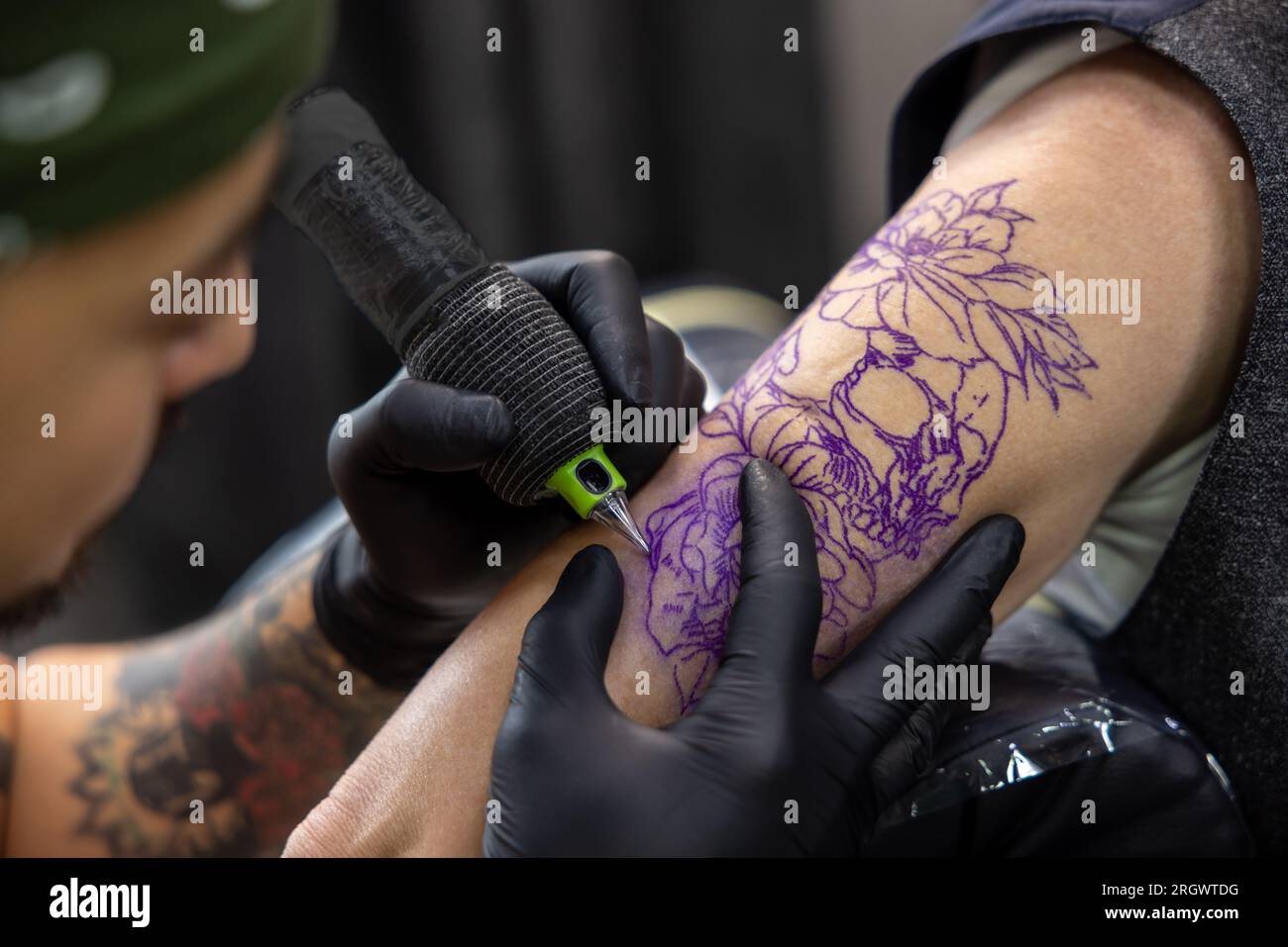 Professional body art master workplace hi-res stock photography and ...