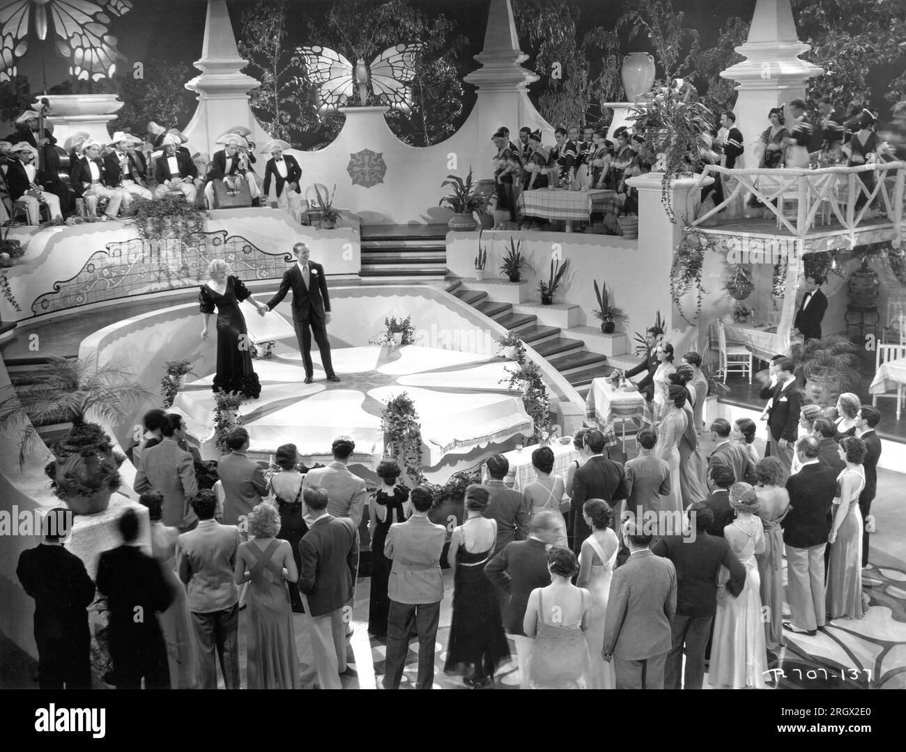 FRED ASTAIRE and GINGER ROGERS dancing the Carioca in FLYING DOWN TO ...