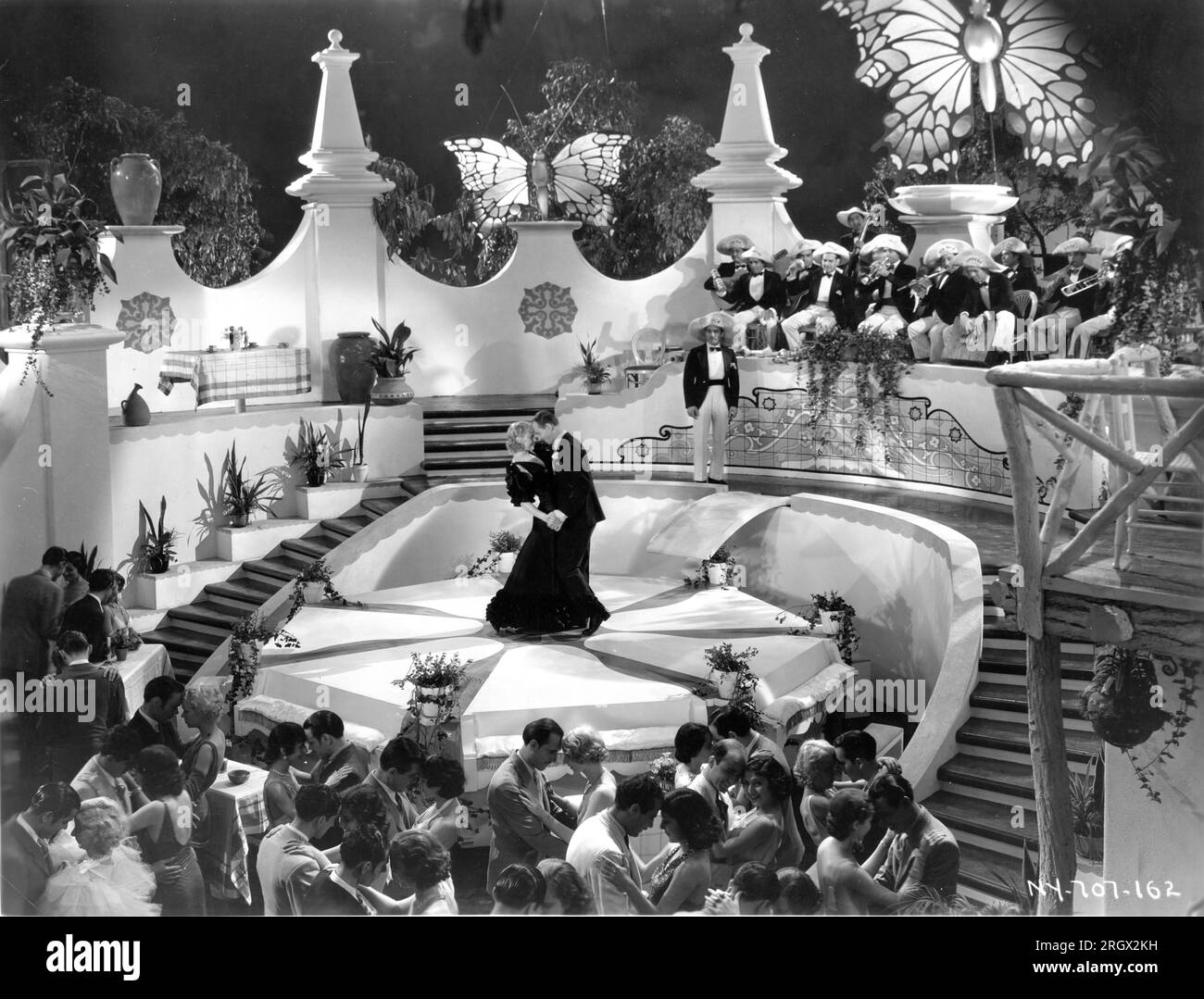 FRED ASTAIRE and GINGER ROGERS dancing the Carioca in FLYING DOWN TO ...