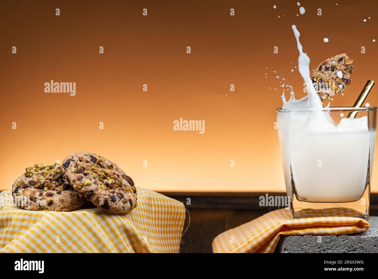 Flying milk hi-res stock photography and images - Alamy