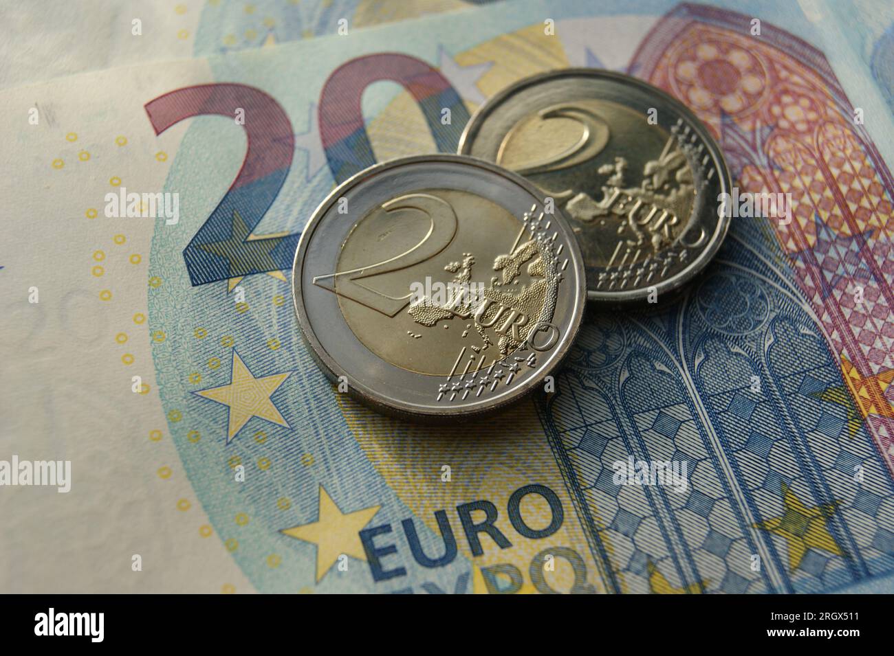 2 Euro coins on a banknote. Proof European coins Stock Photo - Alamy