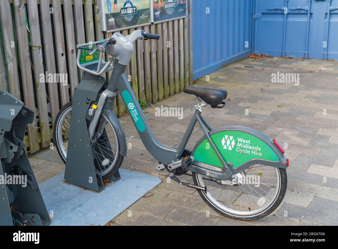 Rental cycle hi-res stock photography and images - Alamy