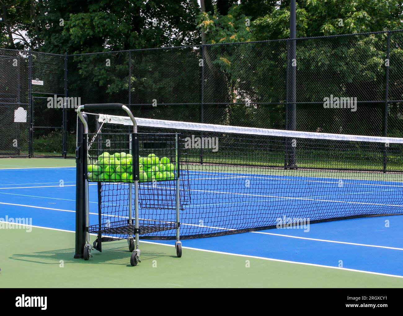 Many tennis balls practice hi-res stock photography and images - Alamy