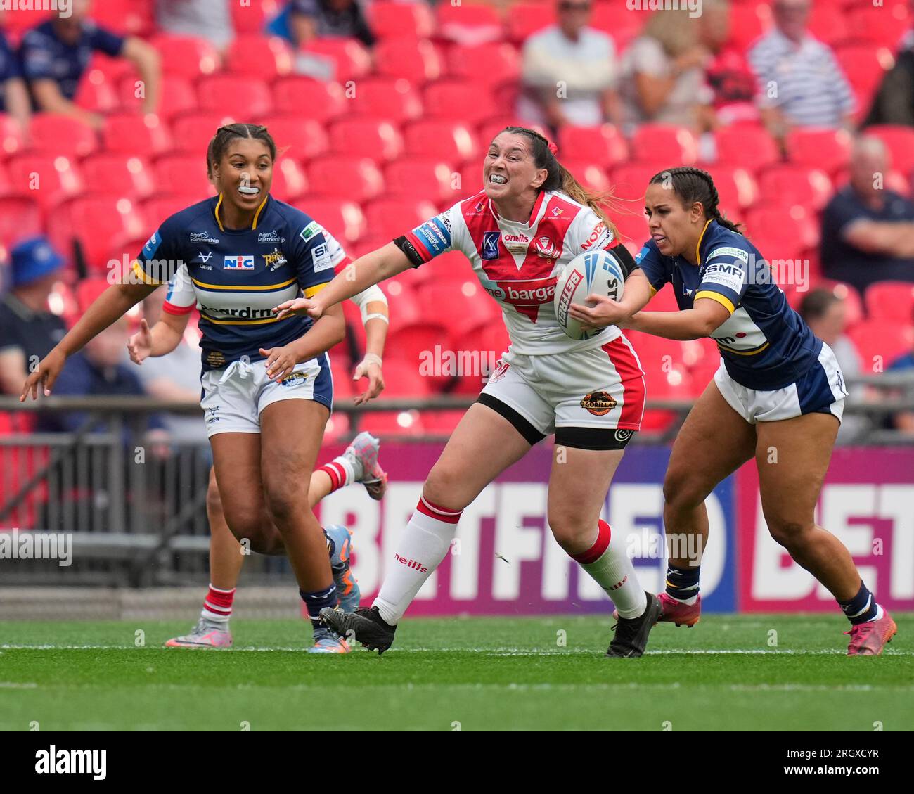 London, UK. 12th Aug, 2023. Faye Gaskin #7 of St. Helens makes a break ...