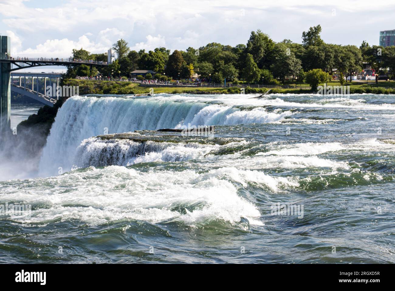 Looking at the the American waterfalls of Niagra Falls from the side ...