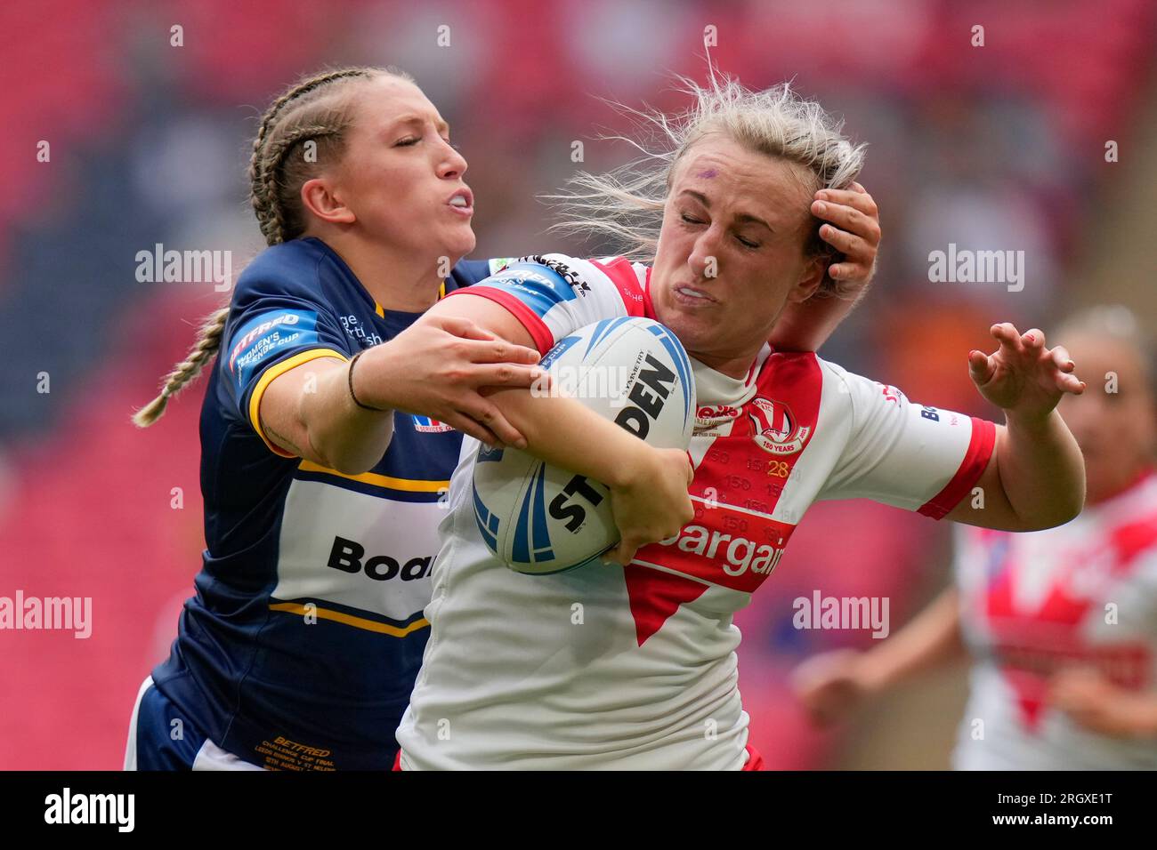 Caitlin Beevers #3 of Leeds Rhinos tackles Jodie Cunningham #13 of St ...