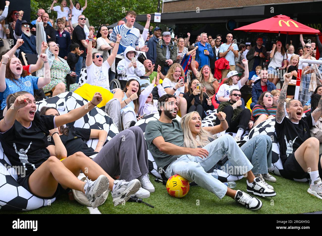 EDITORIAL USE ONLY Love Island winners Jess Harding and Sammy Root ...