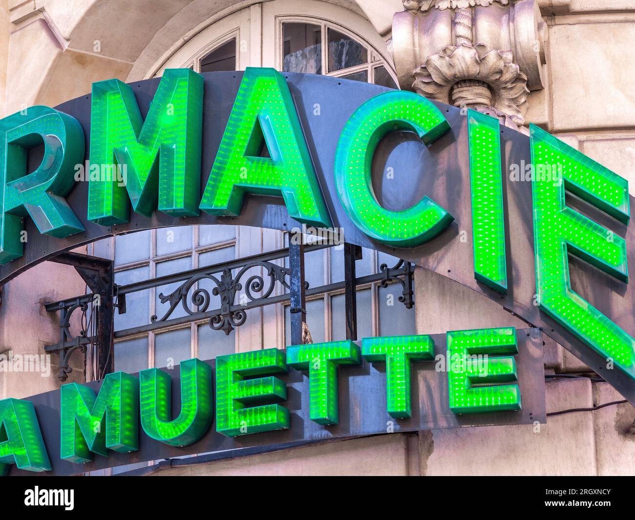 Chemist sign hi-res stock photography and images - Alamy