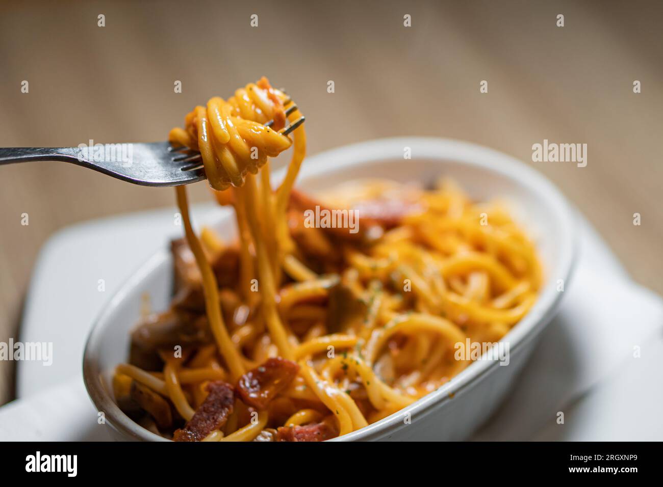 Spaghetti in white plate hi-res stock photography and images - Alamy