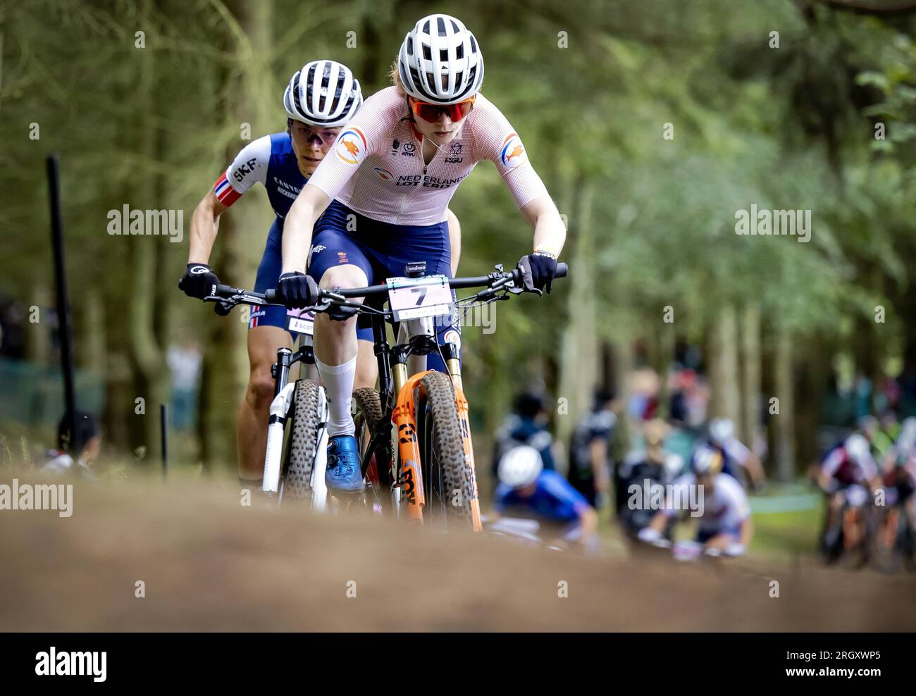 GLENTRESS - Puck Pieterse (r) battles with Loana Lecomte in the cross ...