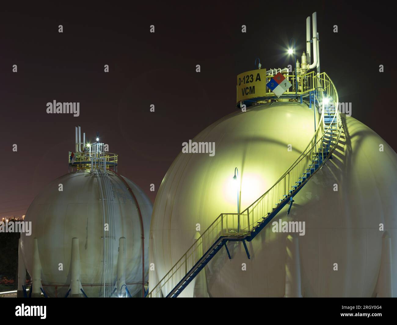 beautiful pictures of a natural gas factory at night and flashing ...