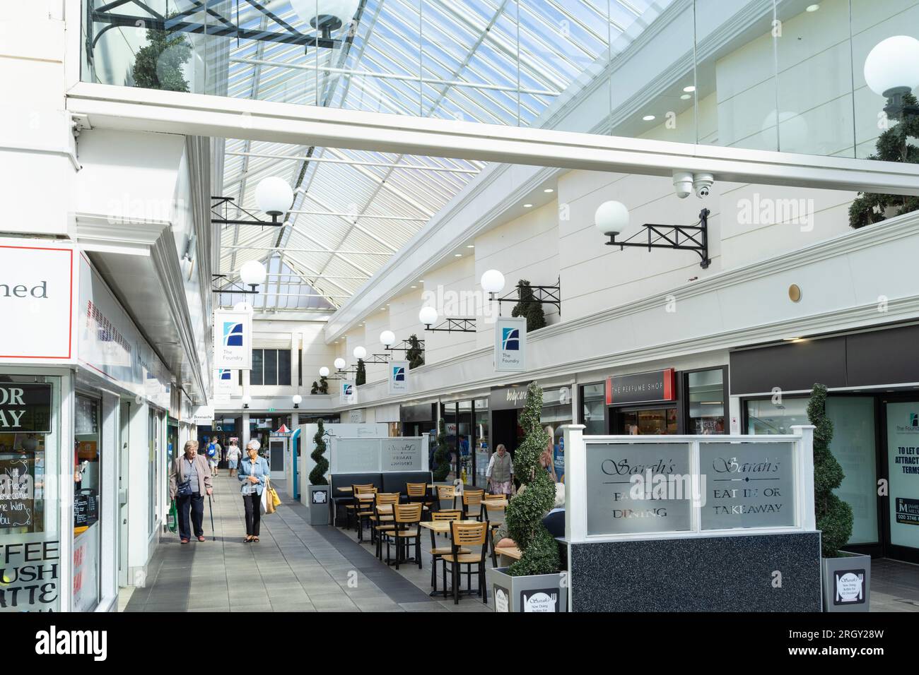 Shopping centre interior hi-res stock photography and images - Alamy
