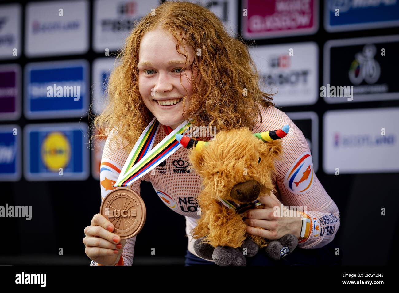 GLENTRESS - Puck Pieterse with her bronze medal in the cross-country ...