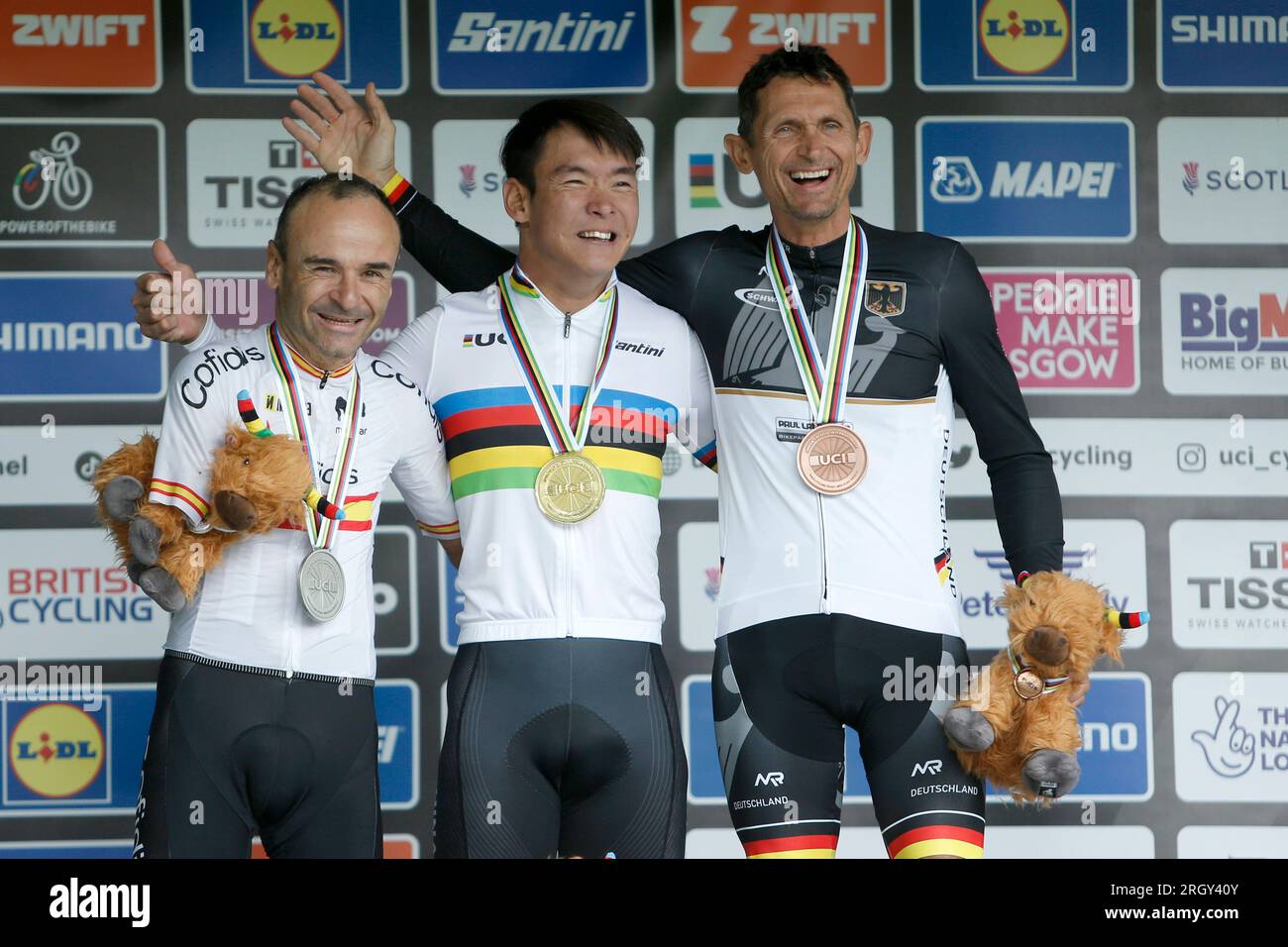 China's Weicong Liang (centre) poses with his medal after winning the ...