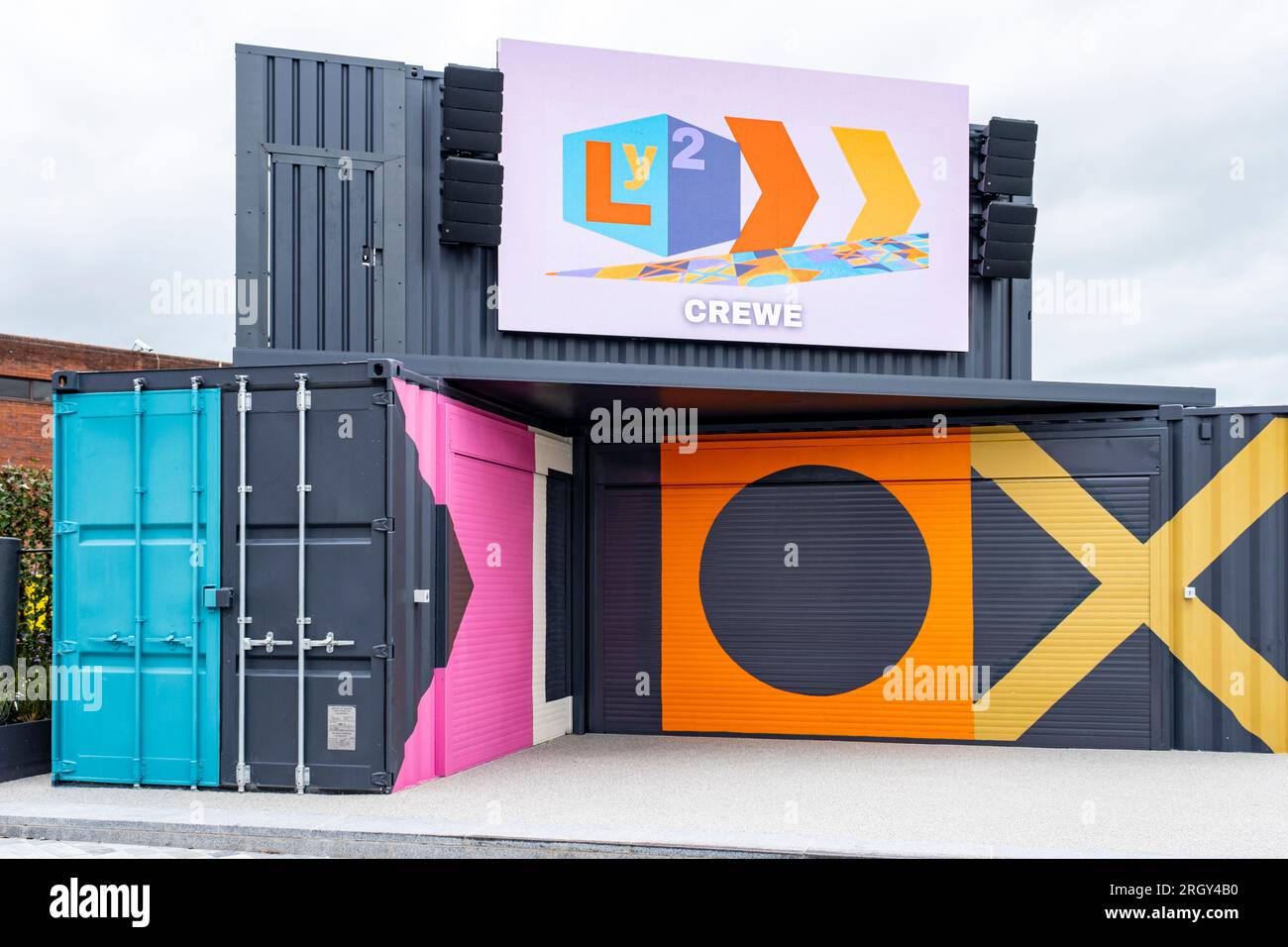 Square screen hi-res stock photography and images - Alamy