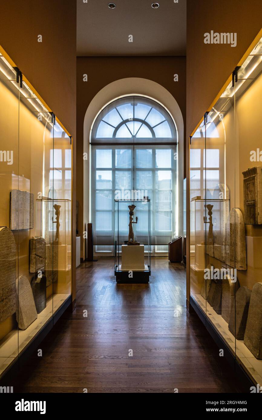 Louvre museum interior collections Stock Photo - Alamy