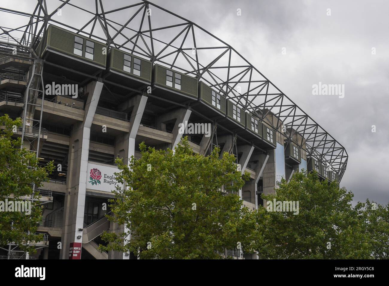Twickenham stadium exterior hi-res stock photography and images - Alamy